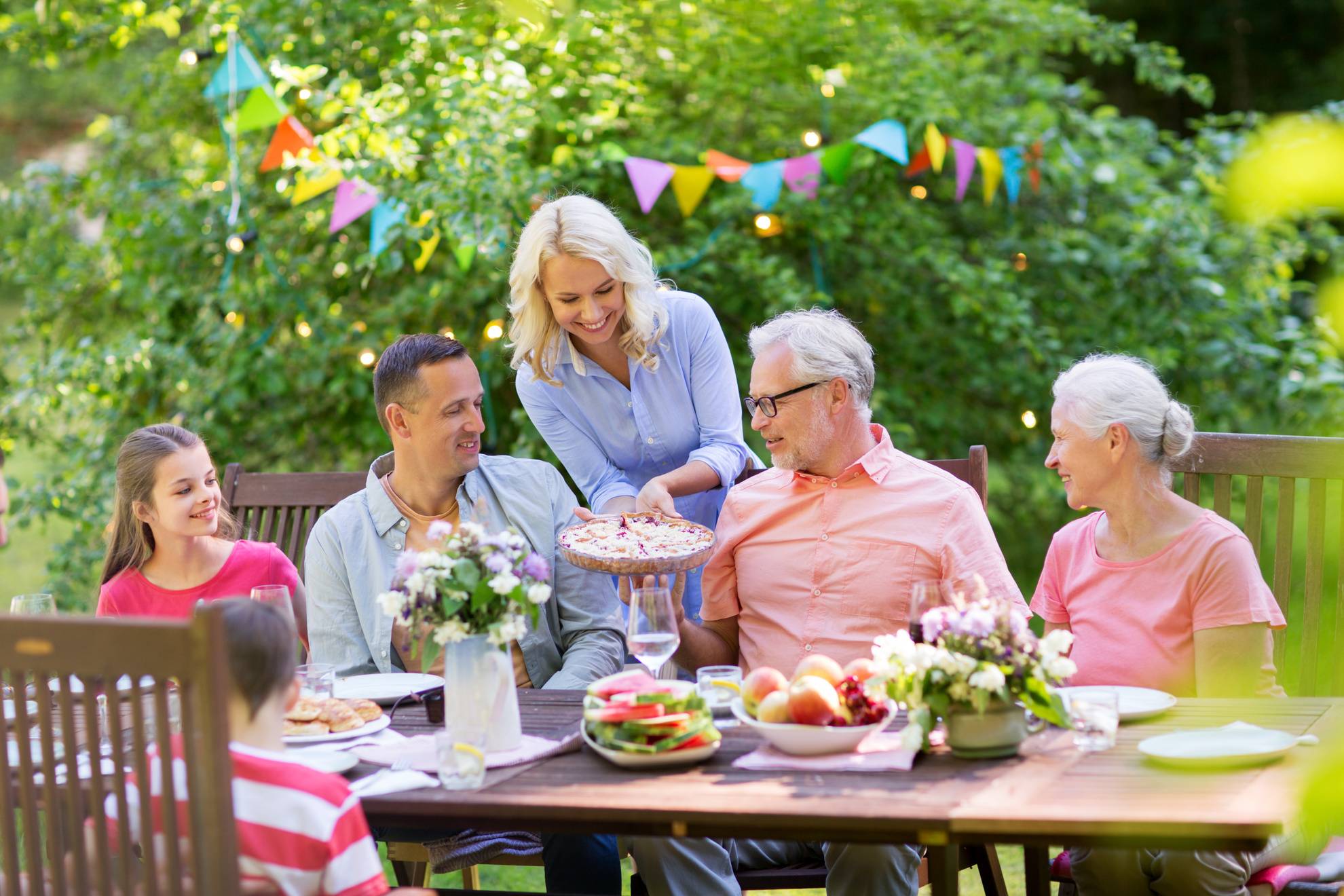 Perfektes Gartenfest: Mit Tipps & Aussenküche planen